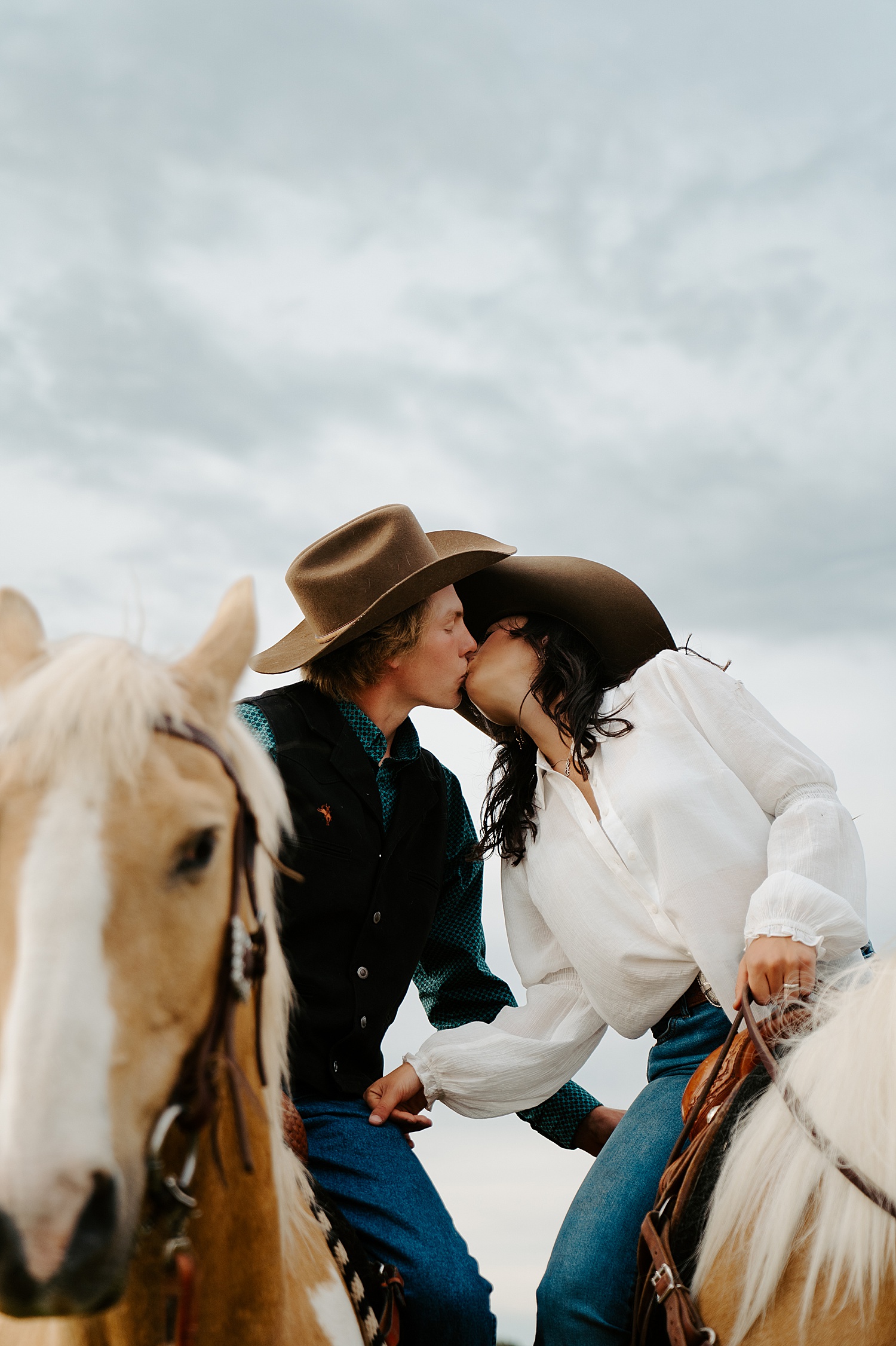 Western Couples Session in Big Sky Country - venturetoelope.com